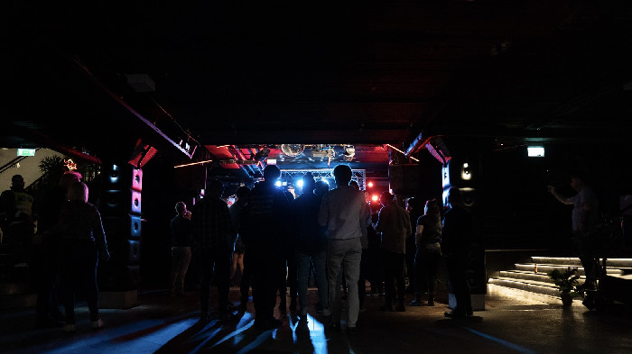 KONTAKT :: Platens Bar